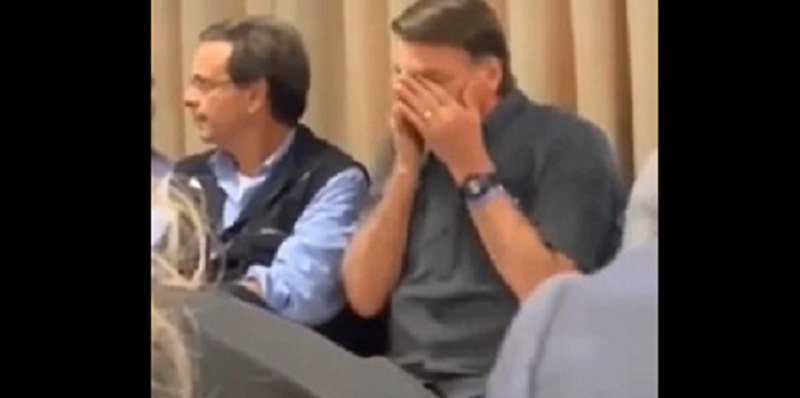 Bolsonaro chora em culto e é amparado por ex-ministro; veja vídeo ...