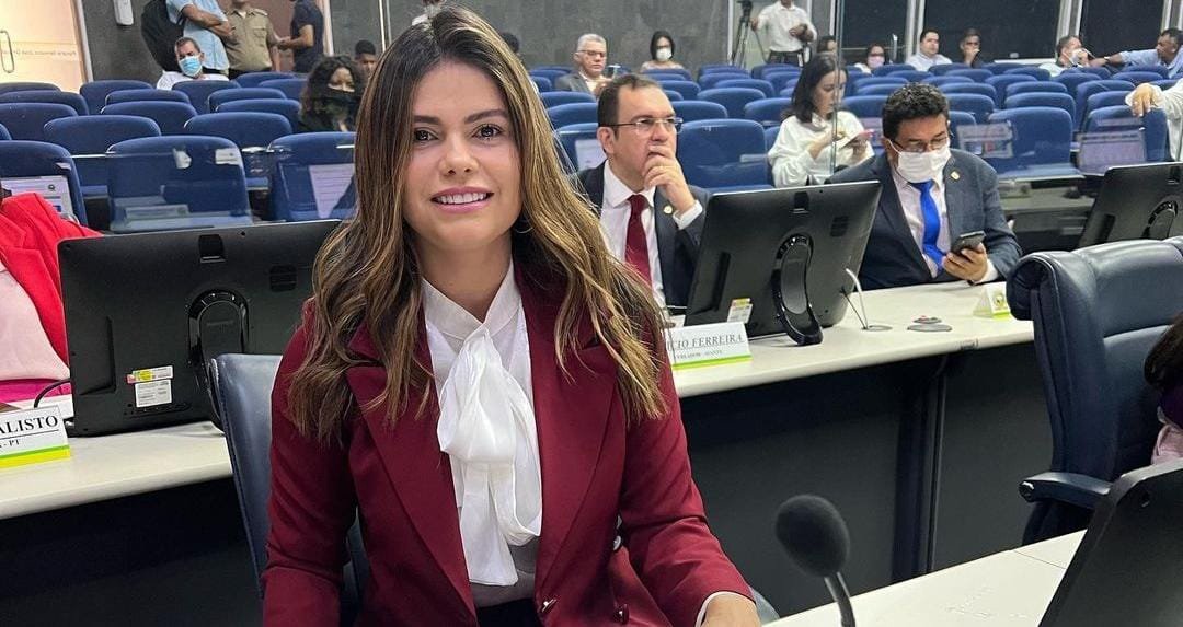 Pollyana Rocha garante novo celular para Guarda Maria da Penha em ...