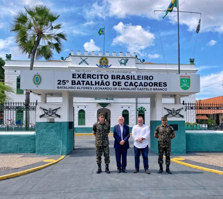 Vice-governador visita comandante do 25º BC e avalia atuação do ...