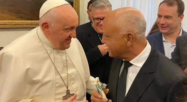 Reinaldo, ícone do Atlético-MG, encontra o Papa Francisco em visita ao ...