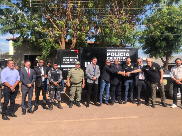 Representante Do Mppi Participa Da Entrega De Carro Tumba Na Delegacia