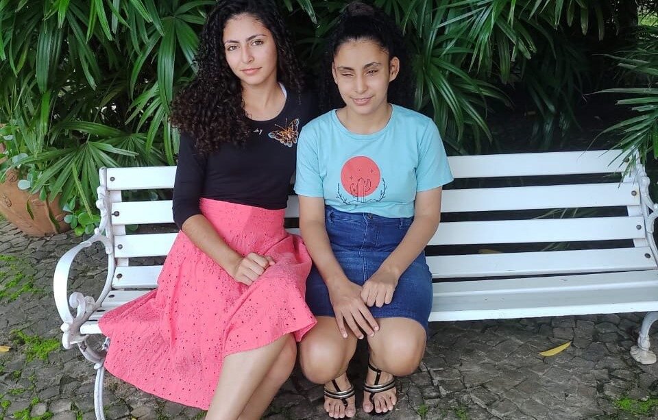 Aluna da rede estadual com deficiência visual é aprovada em Letras na ...