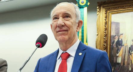 Ex-presidente do PT vota contra projeto de igualdade salarial entre ...