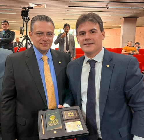 Severo Eulálio recebe carteira de identidade parlamentar - 180graus - O ...