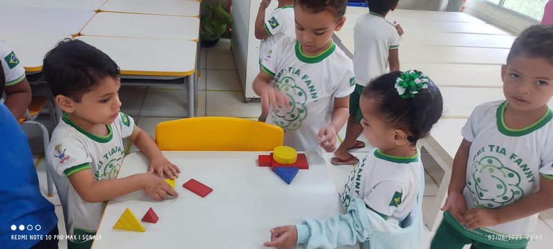 CMEI Tia Fanny realiza Labirinto Sensorial - 180graus - O Maior Portal ...