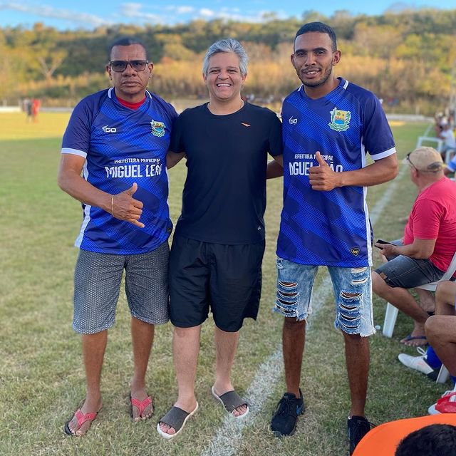 Prefeito Roberto Leão prestigia Seleção de Miguel Leão em jogo ...