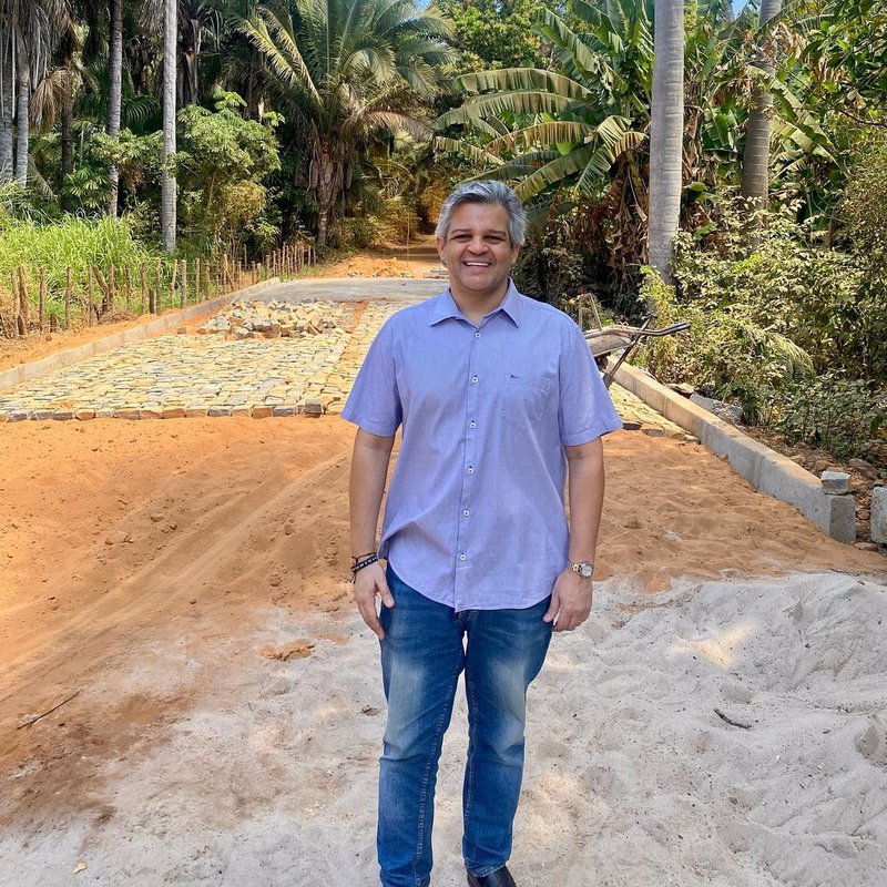 Prefeito de Miguel Leão, Roberto Leão, inicia obra de pavimentação na ...