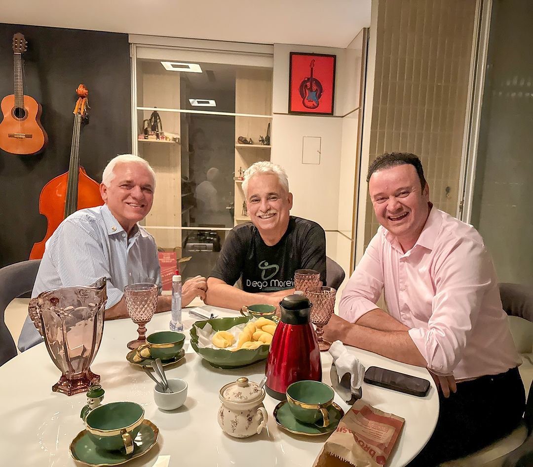 Vice-governador e Dr. Paulo Márcio visitam o delegado aposentado Robert ...