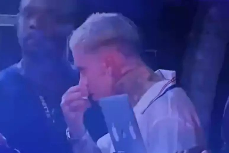 MC Daniel nega estar usando drogas em vídeo no trio de Anitta: 'É soro ...