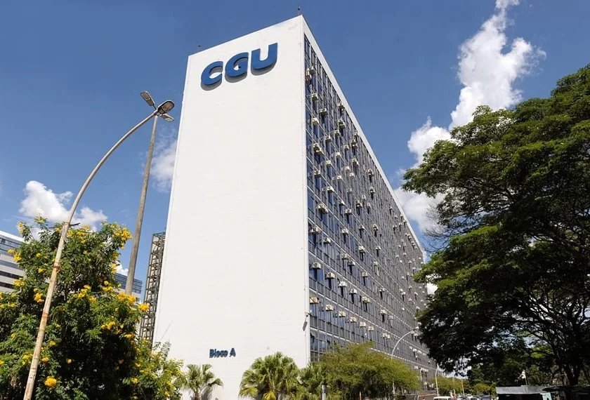 CGU anula demissão de professora trans de instituto federal no Ceará ...