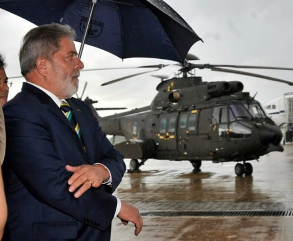 Lula construirá área para pousar e decolar de helicóptero no Planalto ...