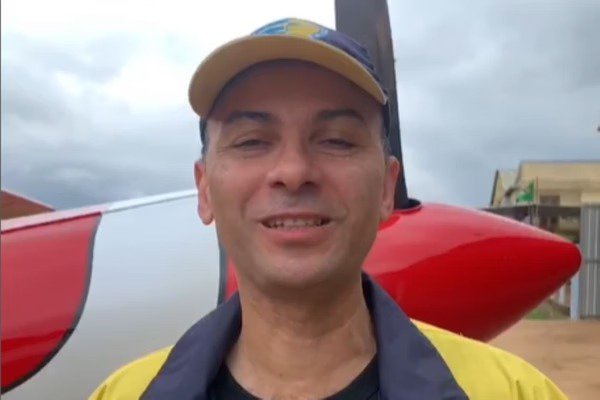 Piloto de acrobacia aérea Igor Reis morre em queda de avião no ...