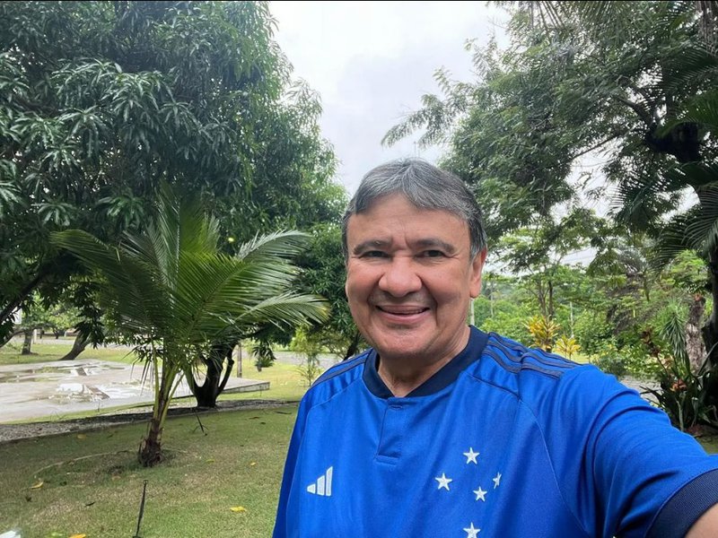 Ministro Wellington posta fotos com sombra de dragão em cartões postais ...