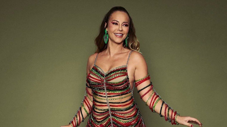 Paolla Oliveira samba com look vazado para ensaio da Grande Rio - 180graus - O Maior Portal do Piauí