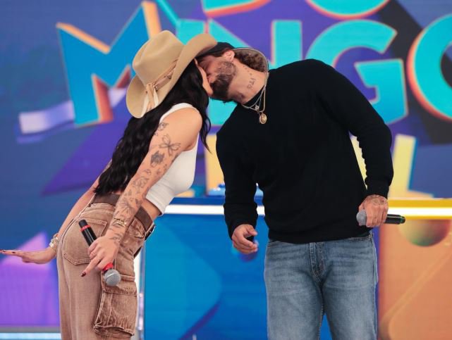 Ao vivo e a cores! Ana Castela e Zé Felipe dão primeiro beijo em ...