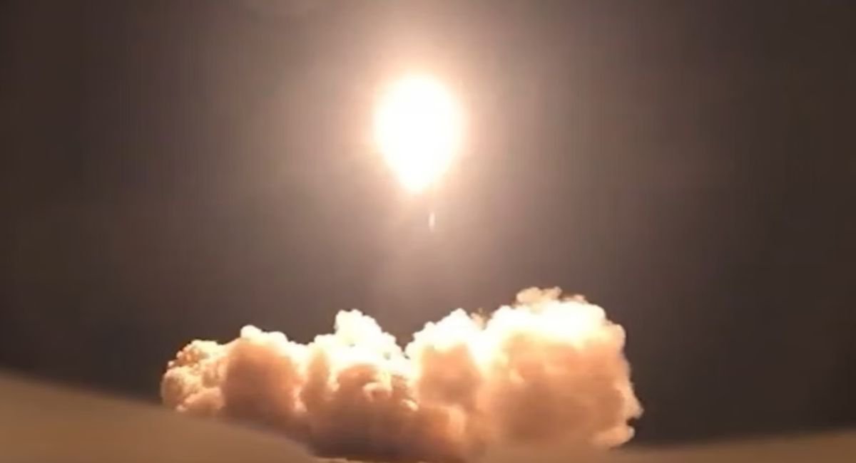 Irã publica imagens do lançamento de mísseis contra base dos EUA no ...