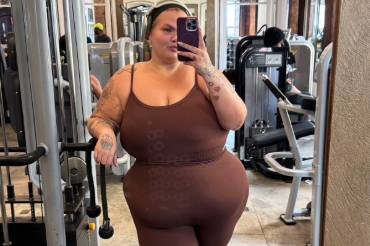 Thais Carla retorna à academia após cirurgia bariátrica e exibe ...