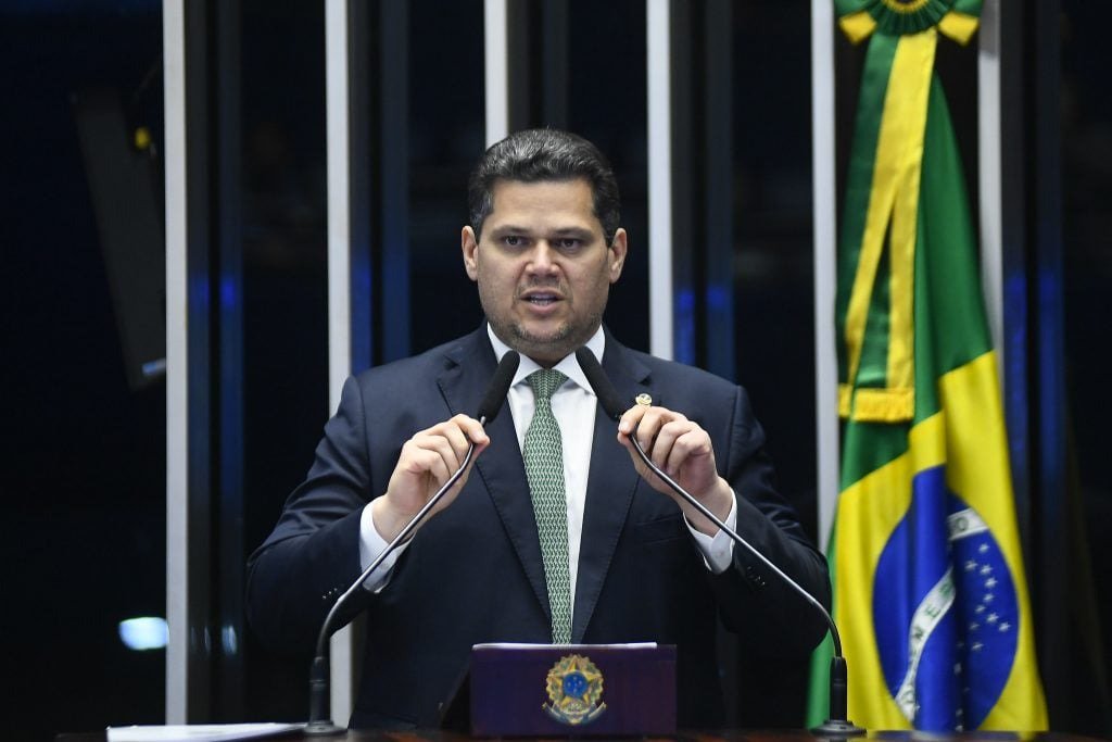 Davi Alcolumbre mantém PEC 6x1 travada em semana esvaziada no Senado ...