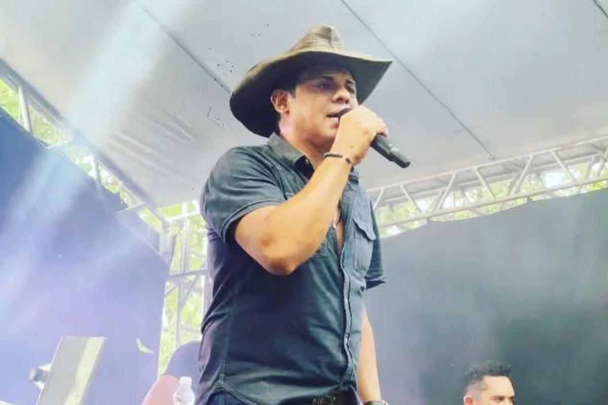Ex-vocalista de Forró Muleke Doido, Marcos Silva é enterrado em ...
