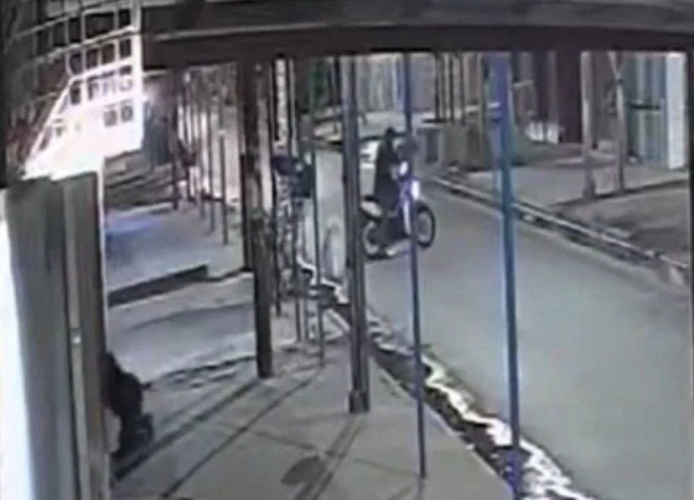 Vídeo: Mulher morre após confronto com policial durante tentativa de ...